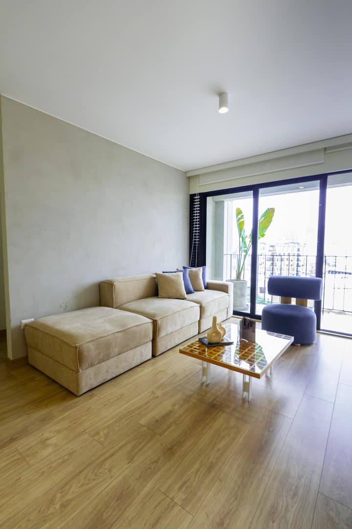 Miraflores 2br Apt | City Views, Office, & Parking - Lima