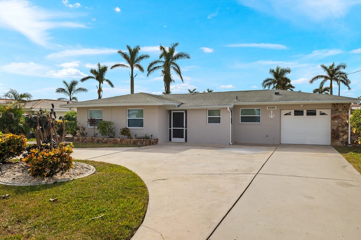 Gulf Access With Heated Pool - Cape Coral, FL
