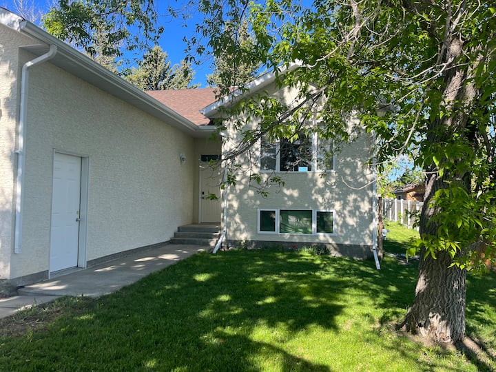 Hilltop Haven - Cardston