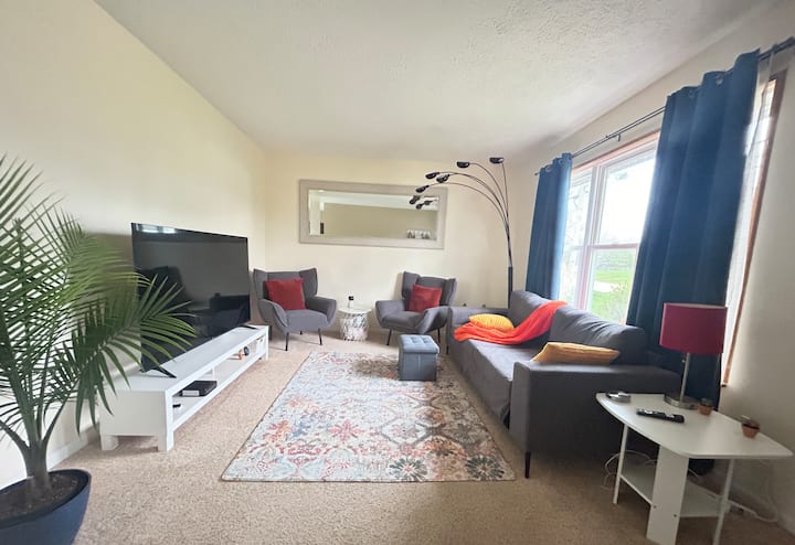Chic & Modern 2 Bedroom/1 Bath - East Lansing, MI