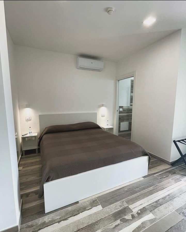 Essentia Rooms & Relax Stanza 3 - San Salvo