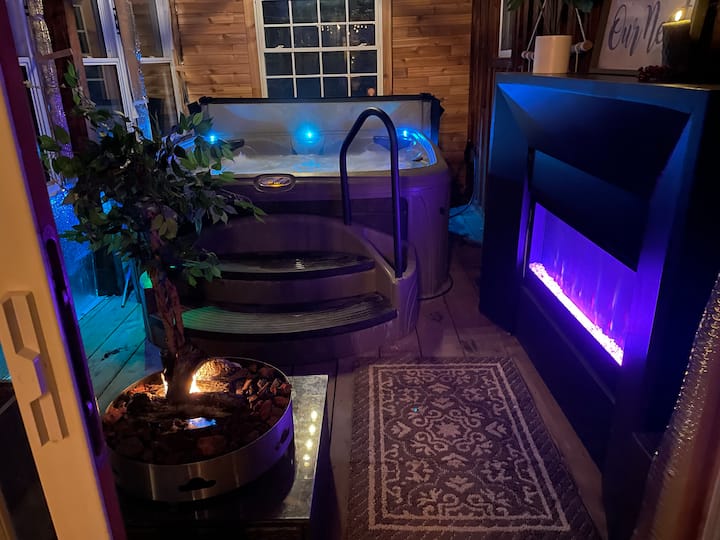Moonlit Lodge @ Angies W/ Shared Hot Tub Access - Fredonia, NY