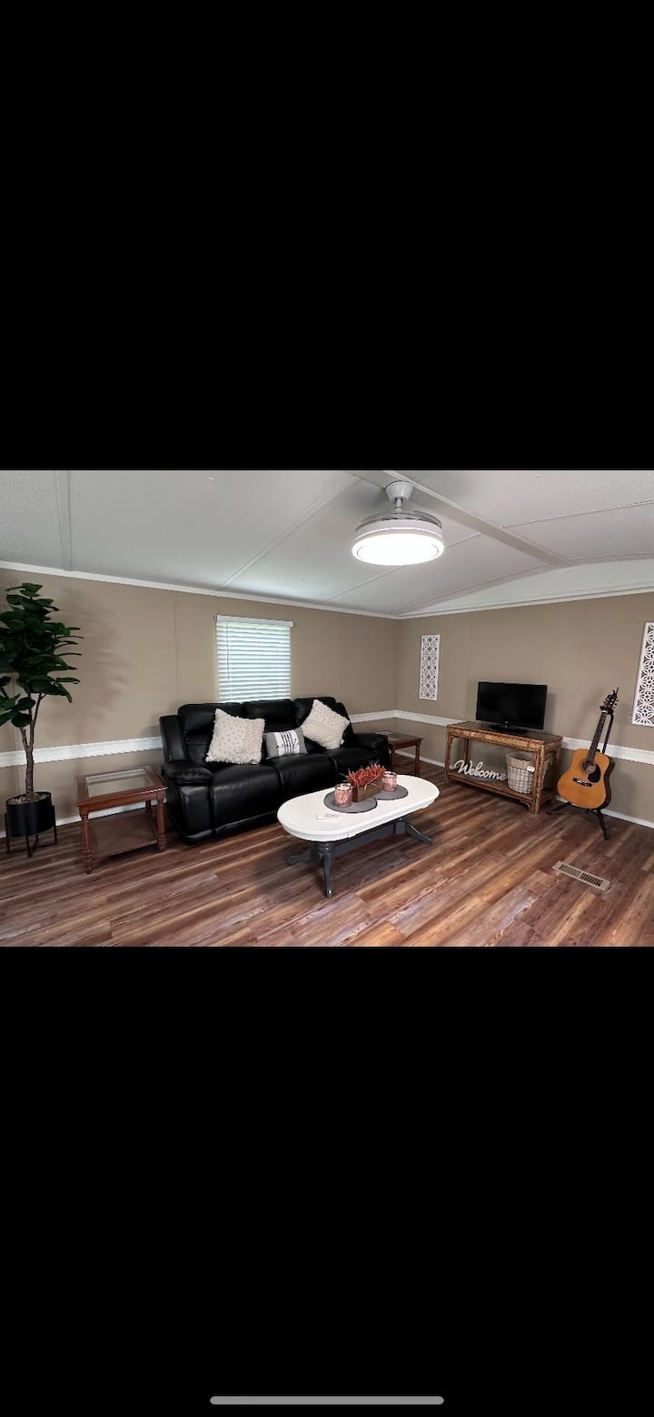 Country Retreat

Two Bedrooms Two Beds Two  Baths - Luce Township, IN