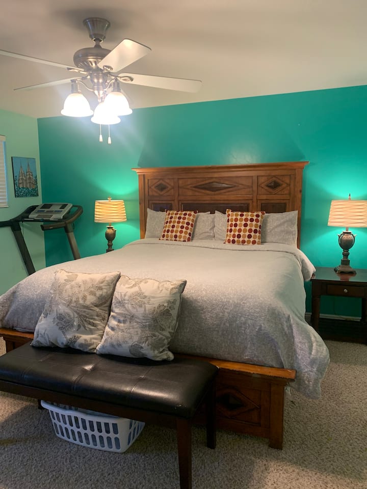 Comfy Room With Private Bathroom - Farmington, UT
