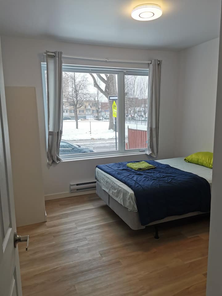 Room Private Bathroom Emerald - Montreal
