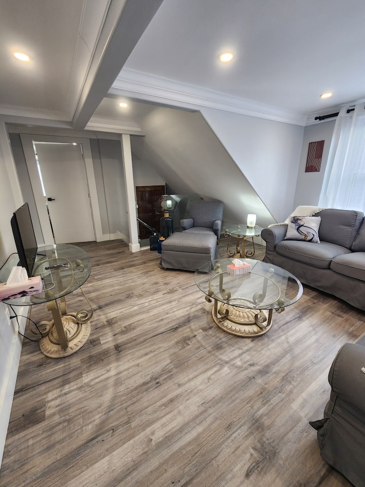 Walkerville Luxury Apt: River Views & Balcony - Windsor