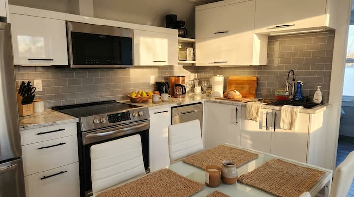 Stylish Loft W/ River View Balcony In Walkerville. - Windsor, ON, Canada