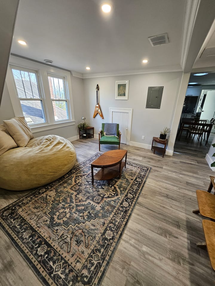 Walkerville Luxury Apt: River Views & Balcony - Windsor