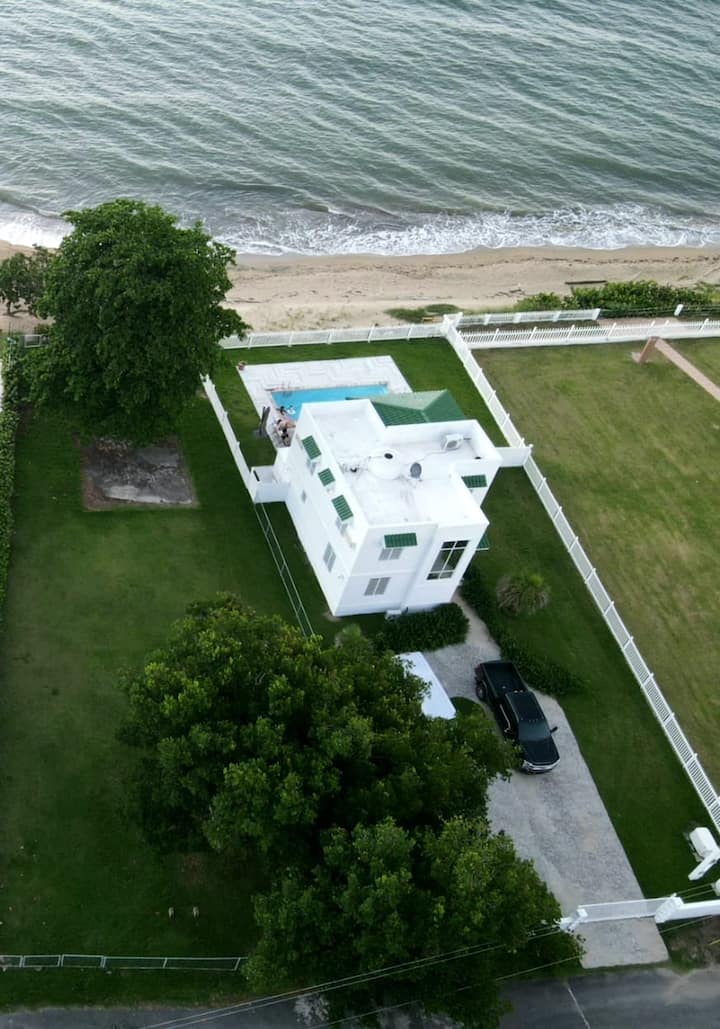 Villa Julia Dolores Beach Front /Private Pool - Puerto Rico