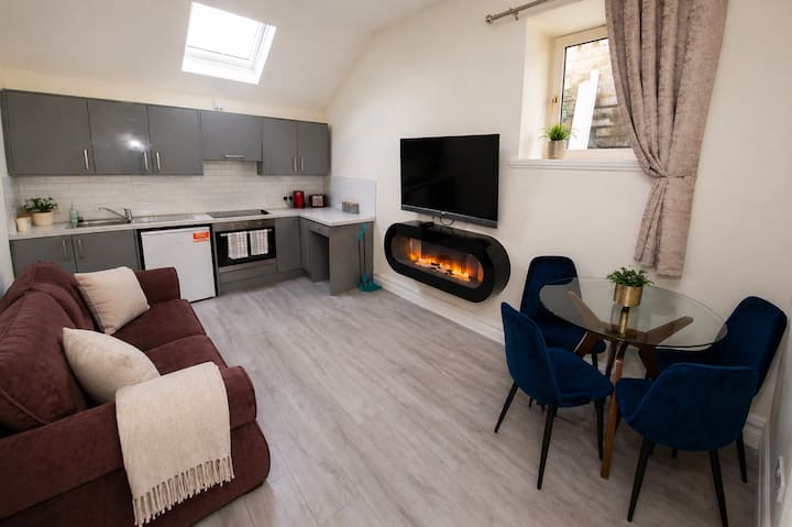 Modern Central Apartment | Steps To The Waterfront - Midleton
