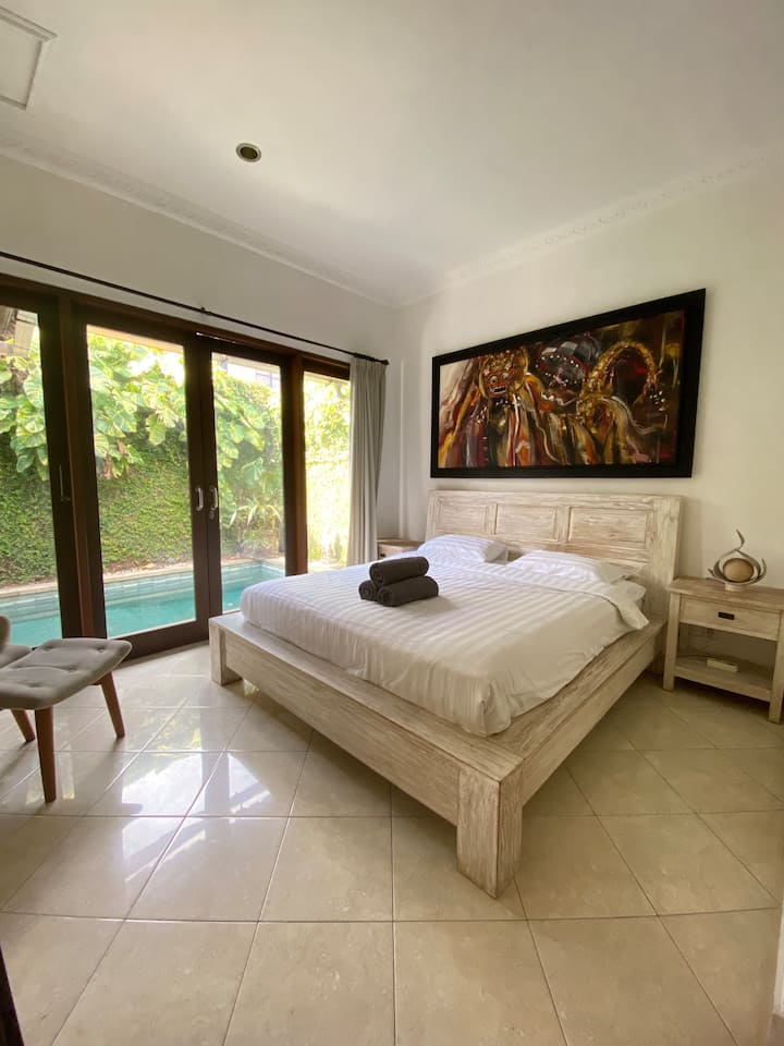 バリ島サヌールビーチ近郊の閑静な住宅街に佇む癒しのプール付きVilla - Sanur