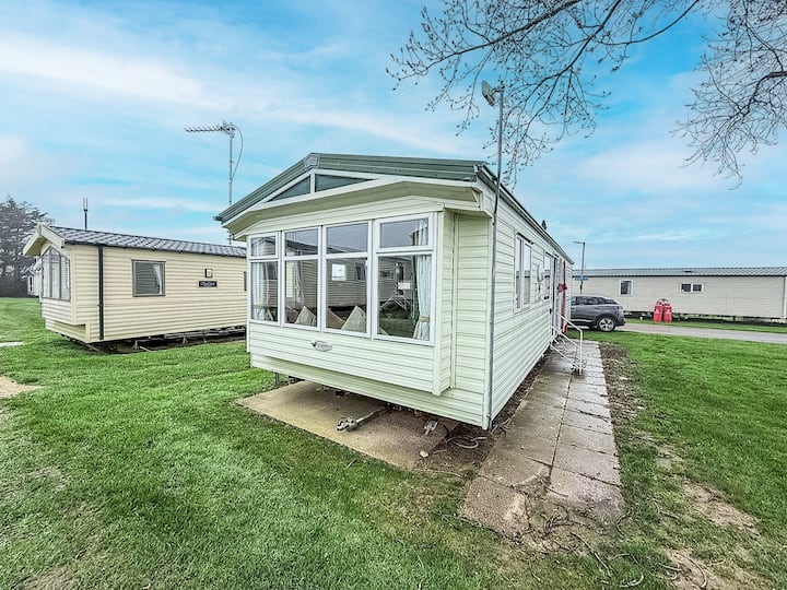 Caravan At California Cliffs Ref 50024b - Sea Palling
