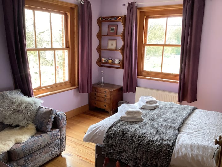 Holyhox Room, Woodlands Farm - Hythe