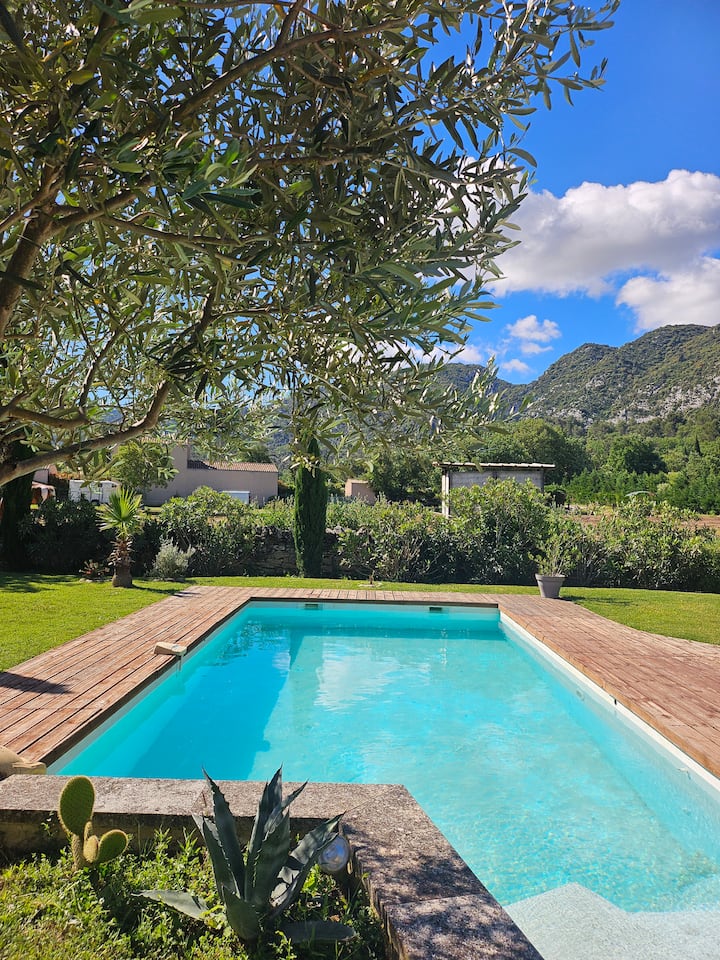 Piscine, Vue Luberon & Commerces à Pied - Luberon
