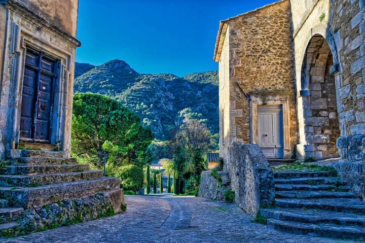 Swimming Pool, Luberon View & Shops Within Walking Distance - Gordes
