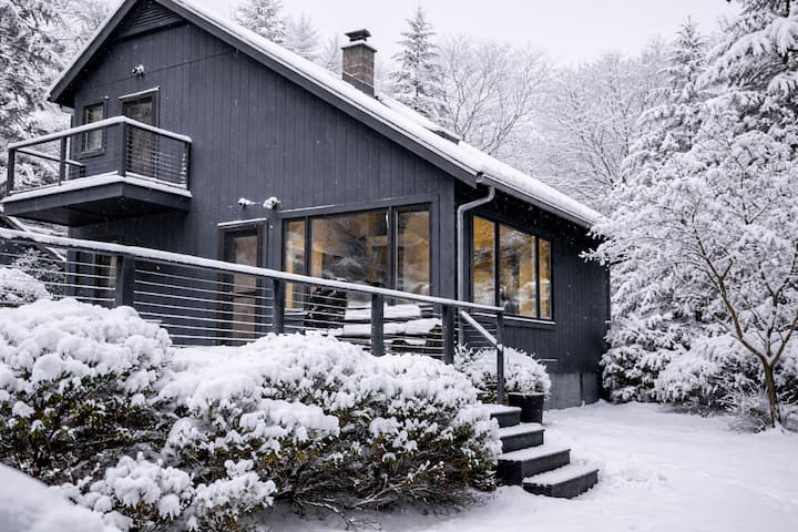Winter Wonderland | Hot Tub + Fireplace - Narrowsburg, NY