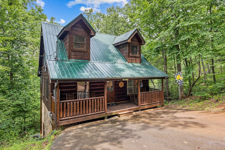 Honey Bear Haven*romantic*grill*hot Tub & Jacuzzi - Gatlinburg, TN