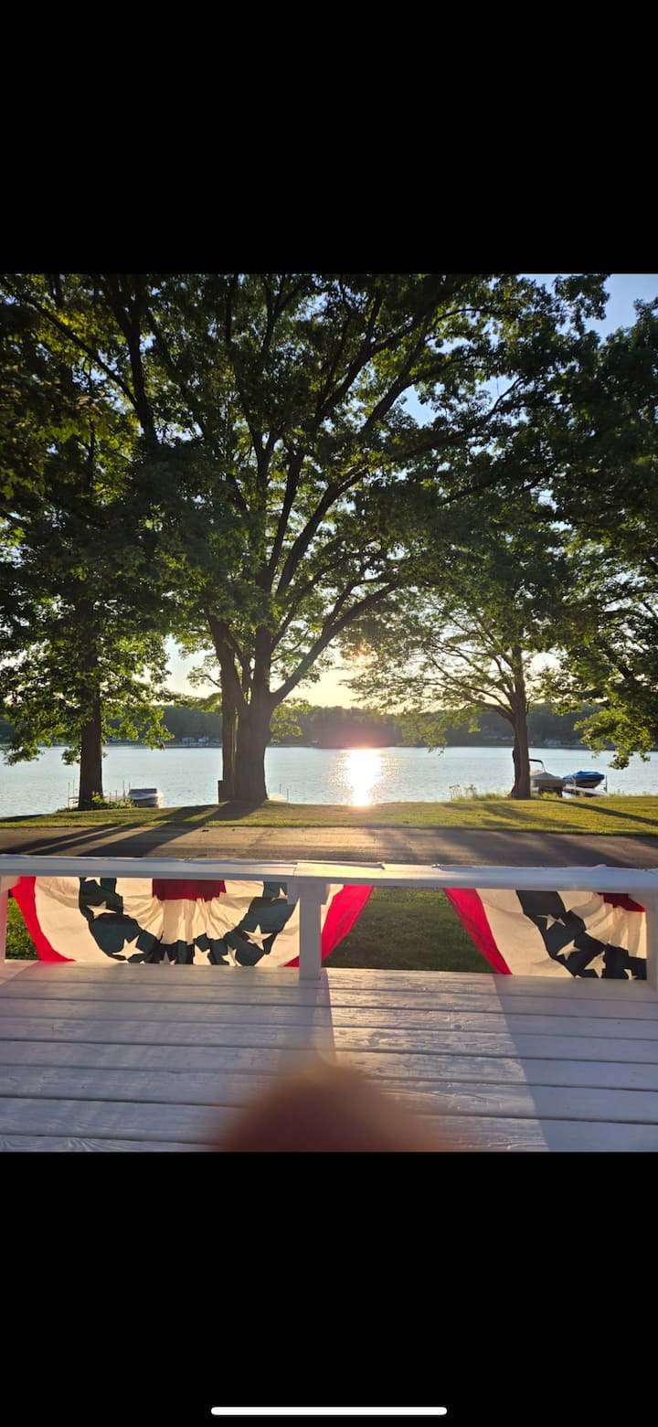 Lakefront Cottage Diamond Lake In White Cloud, Mi - Diamond Lake, White Cloud