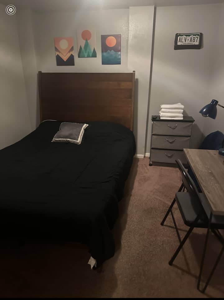 Northglenn Den With New Queen Mattress/tv - Thornton, CO