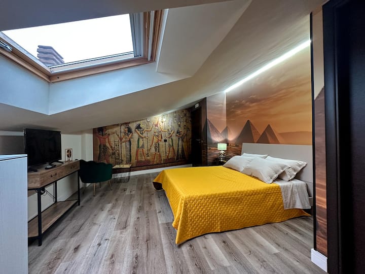 B&b Gr Luxury
Piramid Room - Rose