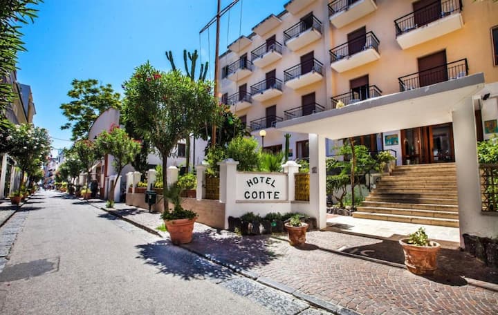 Hotel Conte Al Centro D'ischia - Ischia Porto