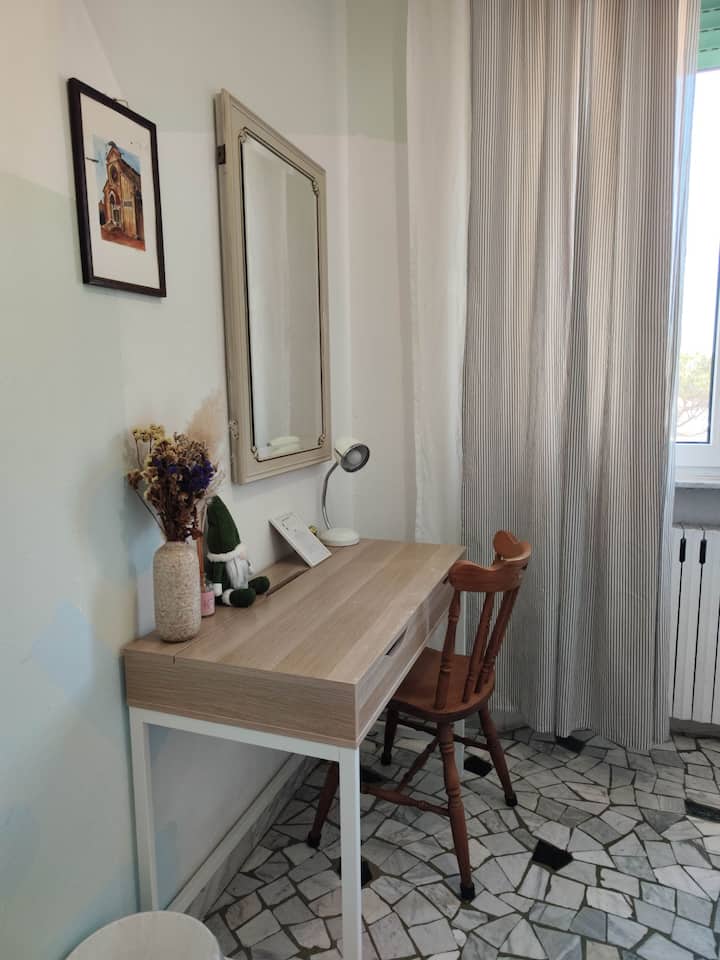 Cozy Minimal Room 2 - Pisa