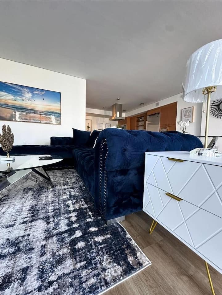 Great Views With Pool 2bed2bath - タスティン, CA