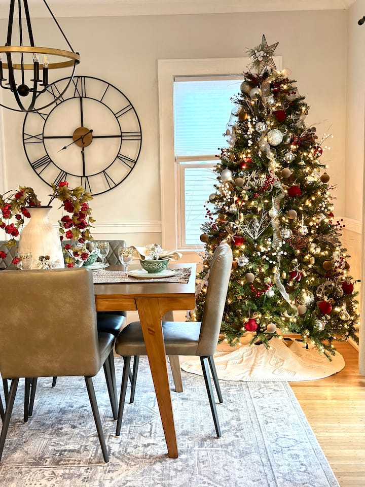 Decorated 3br Holiday Stay • Wifi, Games, Backyard - Greece, NY