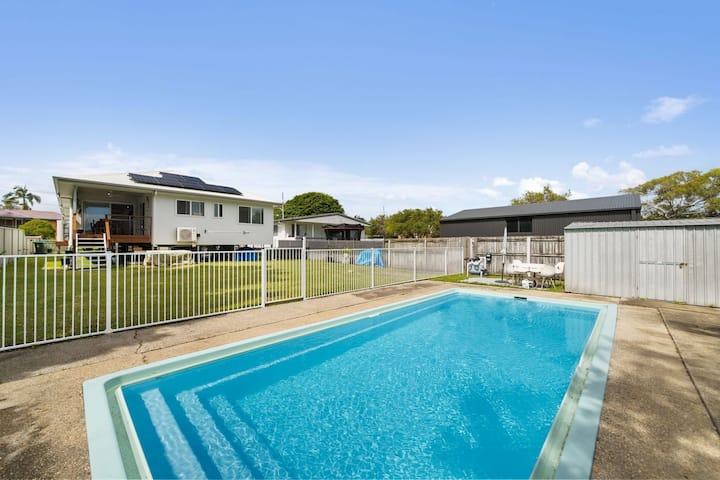 Four Bedroom Coastal Home: Long Stays Welcome - Brisbane