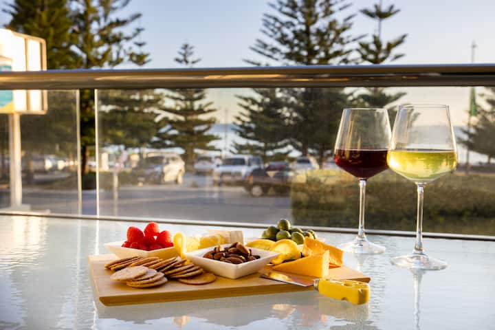 Beachfront In The Heart Of Scarborough - Perth