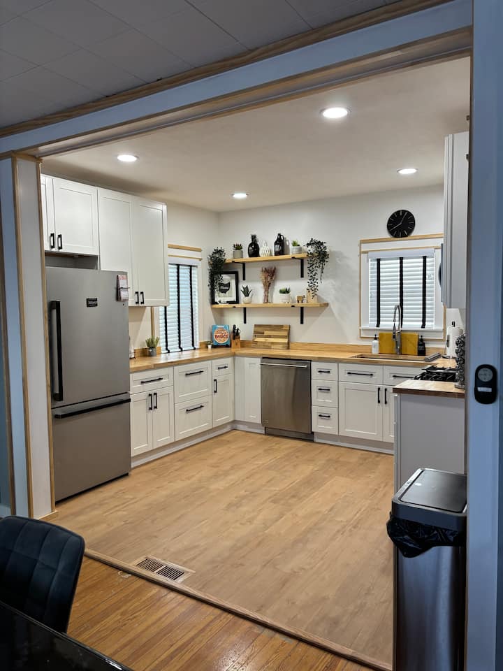 Spacious 3 Bedroom Home In Berea - Berea, OH