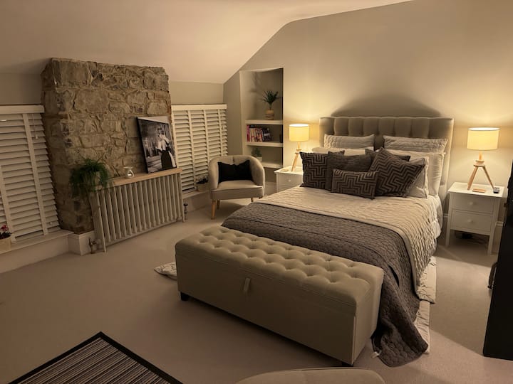 Beautiful Double Bedroom In Mumbles - Mumbles