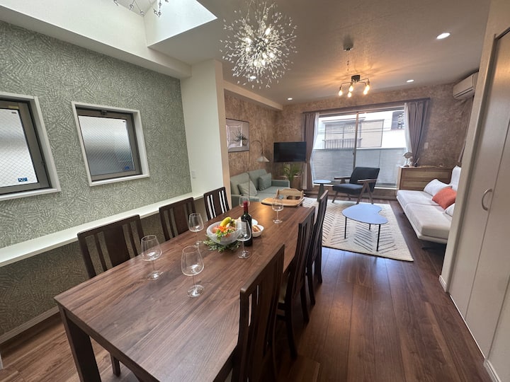 【駅徒歩5分】128㎡/渋谷駅まで3駅15分/新宿駅まで2駅7分/送迎手配/3寝室！ - Tokyo