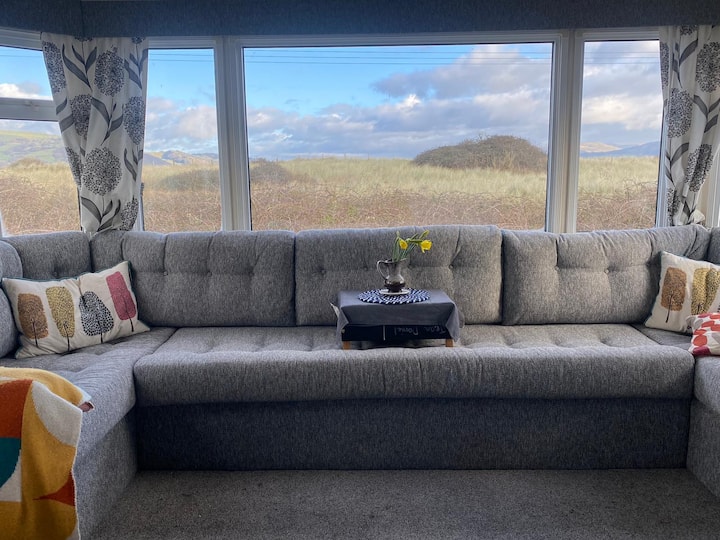 Peaceful Seaside Stay Overlooking A Nature Reserve - Tywyn