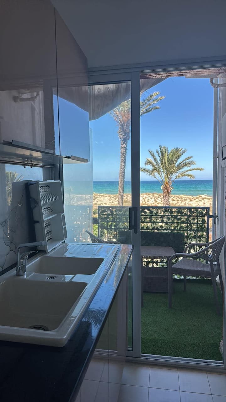Stunning Sea View Available Now!" - Mahdia
