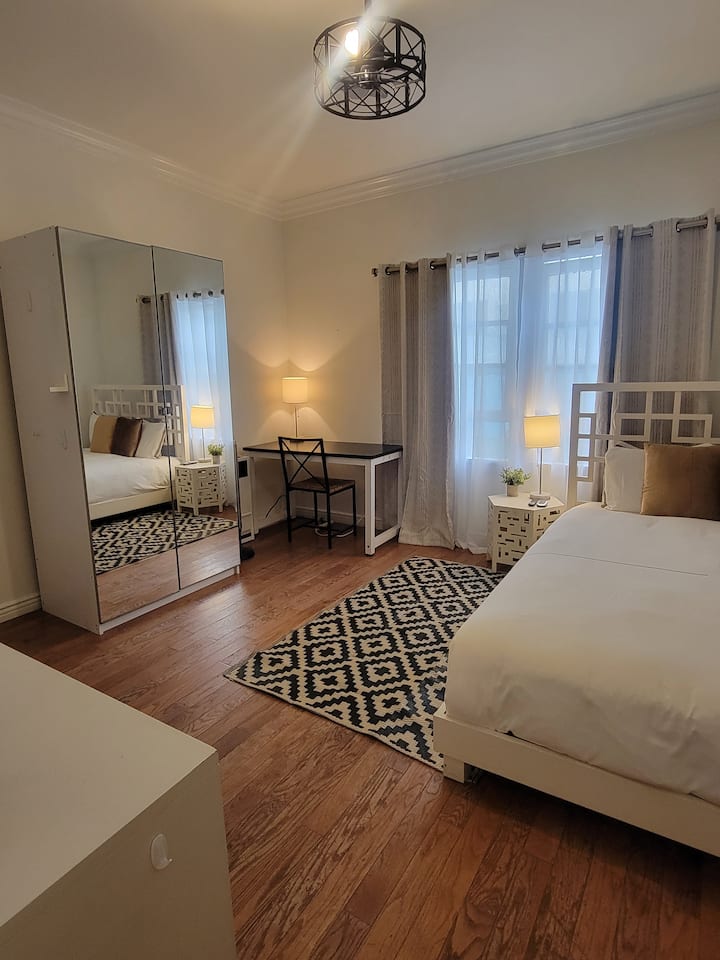 1109c 2nd Street North Of Wilshire Blvd - Santa Mónica, CA