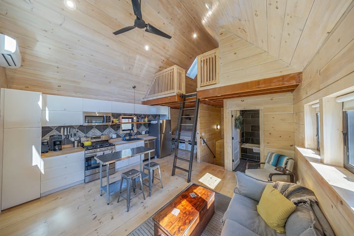 Walkable Studio In Downtown Bar Harbor [Sea Smoke] - Bar Harbor, ME