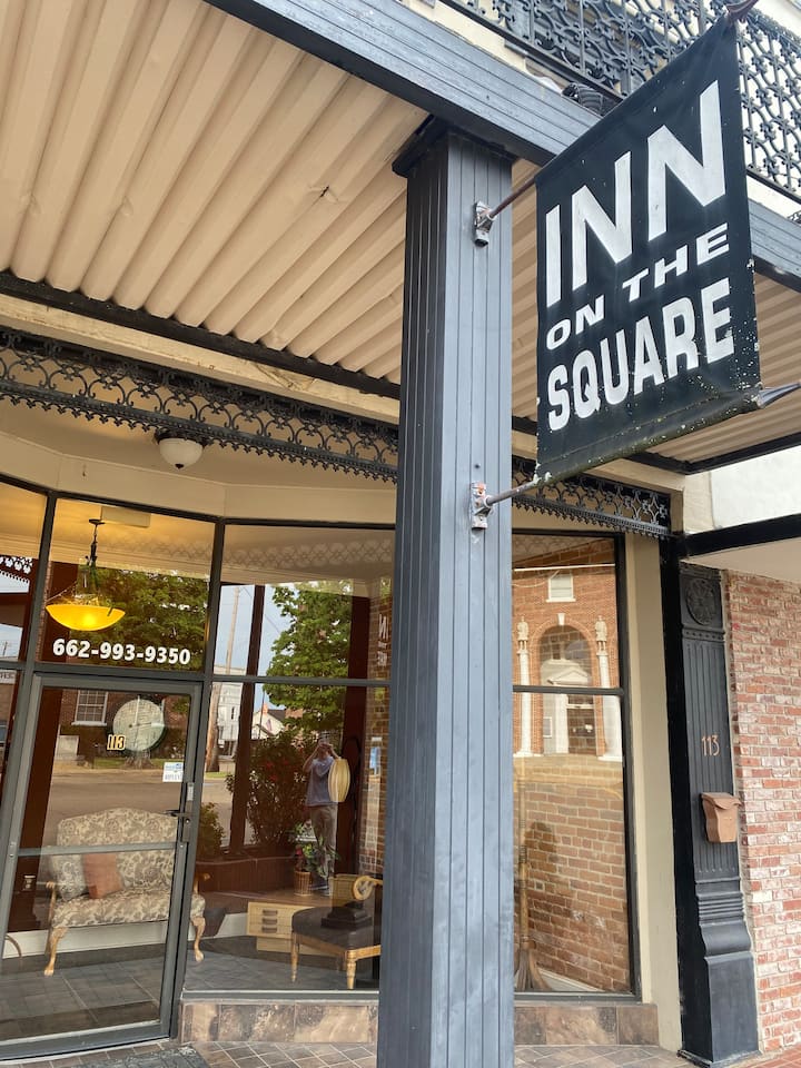 Inn On The Square - Blue Mountain, MS