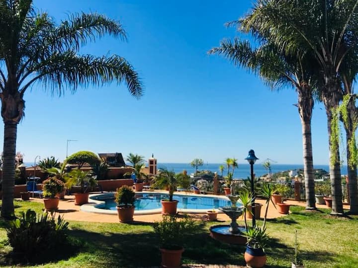 Espaciosa Y Luminosa Casa Con Piscina Privada - Rincón de la Victoria
