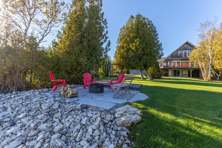 Waterfront On Lake Huron-hot Tub, Sauna, Canoe - Tobermory