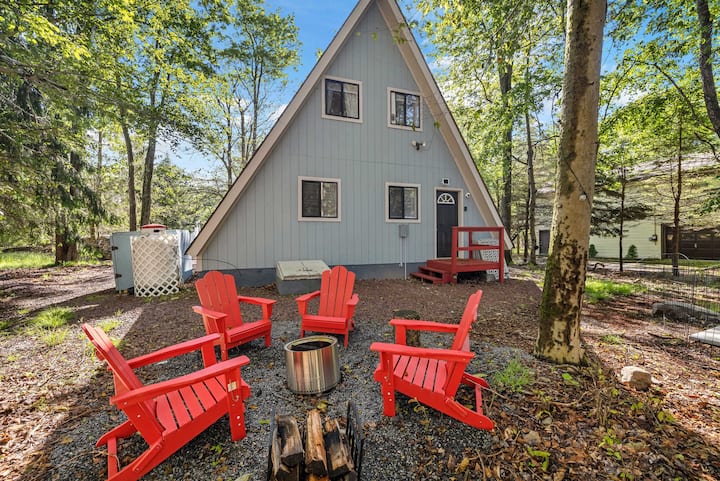 Dreamy A-frame | Hot Tub, Firepit, Pet-friendly - Tobyhanna, PA