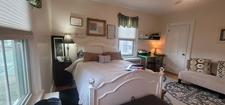 Garden Overlook Room - Poughkeepsie, NY