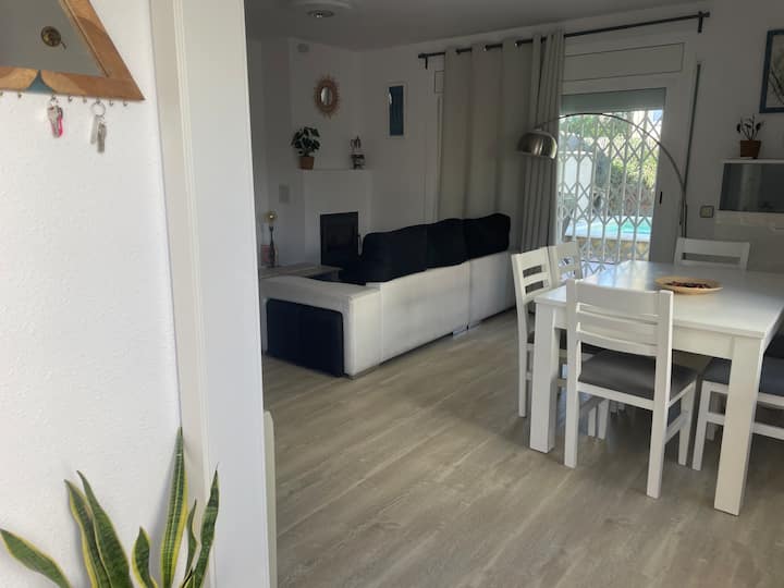 Chalet Con Piscina, Wifi. Aire Acond. Tarragona - Comarruga