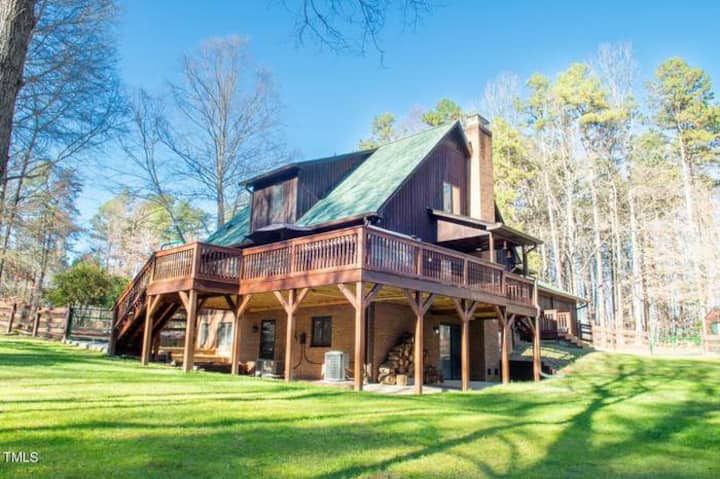Whisper Chalet’ Reunions Groups 20  Guests - Greensboro, NC