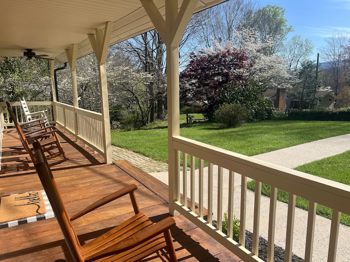 In-town Charm At The House On Auburn Road - Waynesville, NC