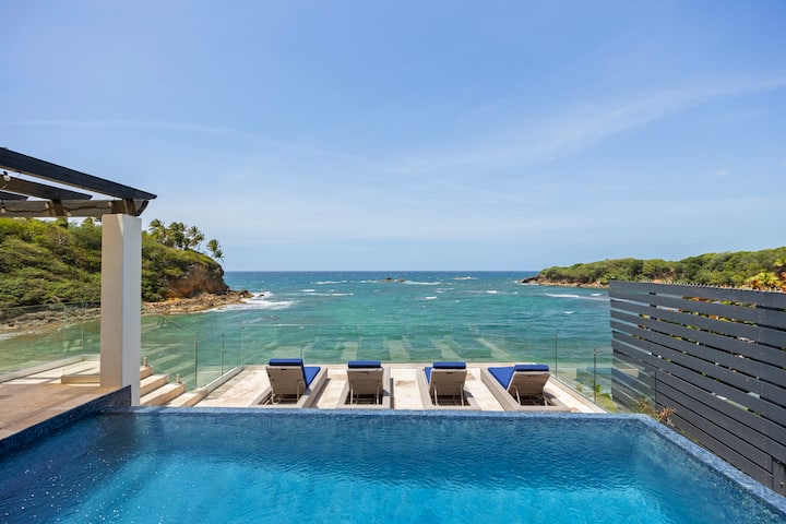 Oceanfront 5br With Pool And Game Room - Vega Alta