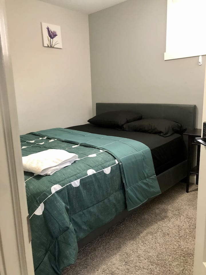 A Comfy Room Near Airport -3 - Calgary