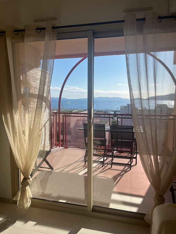 F2 Avec Très Belle Vue Mer - Le Lavandou