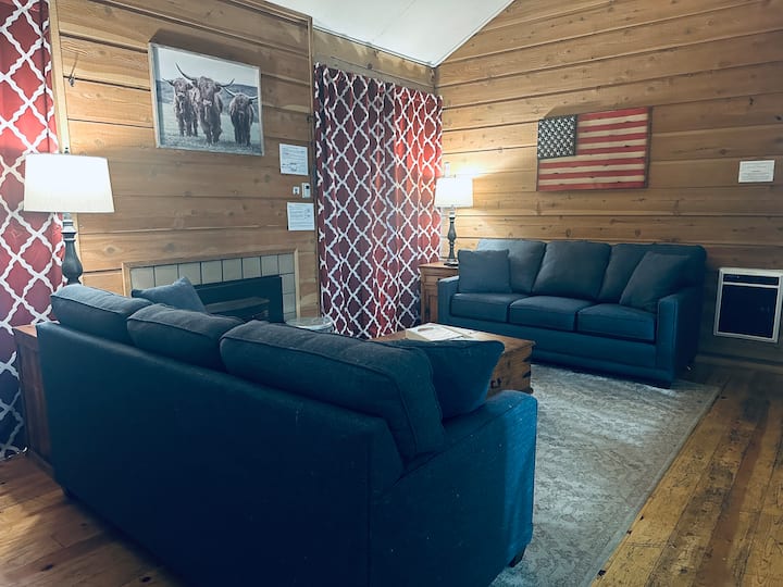 Rustic Retreat 2bd/2ba W/jacuzzi - Mammoth Lakes, CA