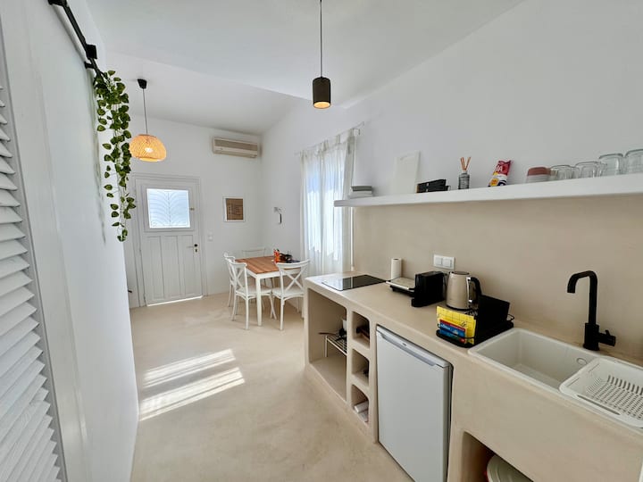 Walk The View Apartment With Yard In Chora - İos